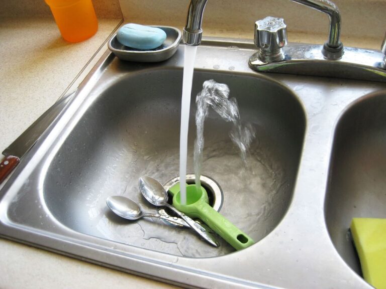 Ist der Abfluss Küche verstopft? Tipps für schnelles Handeln 🔧